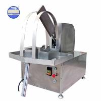 China Green coconut cutting machine coconut splitting half machine coconut cutting water intake machine for sale