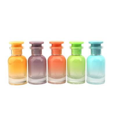 China 30ml Screw Mouth Glass Perfume Bottle Wholesale Gradient Color Spray Bottle for Essential Oils for sale