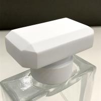 China Elegant Zamak Perfume Caps In Round Shape For Classic Packaging for sale