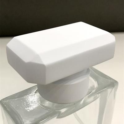 China Elegant Zamak Perfume Caps In Round Shape For Classic Packaging for sale