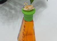 China Custom Colorful Swan Shaped Zamak Perfume Cap Luxury Metal Bottle Top 24mm for sale