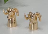 China Elegant Antelope-Shaped Zamak Perfume Caps Perfume Cover With Customized Logo for sale