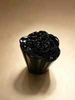China Luxury Rose Sculpted Perfume Cap 24mm Zinc Alloy Gold Black for sale