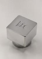 China Luxury Square Zinc Alloy Perfume Cap 24mm Custom Logo Chrome Finish Heavy Metal Bottle Closure for sale