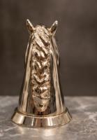 China Luxury Horsehead Zamak Perfume Cap 24mm Polished Metal Finish Custom Design for sale