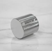 China Luxury Zinc Alloy Perfume Cap Chevron Engraved High Gloss Finish 18mm Corrosion Resistant for sale