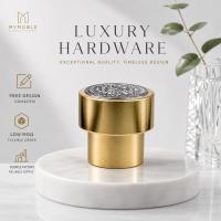 China Two-Tier Matte Gold Zinc Alloy Perfume Cap Custom Embossed Silver Pattern Top Metal Fragrance Lid Model JH5021 For Luxury Designer Perfume Glass Bottle for sale