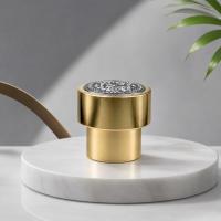 China Two-Tier Matte Gold Zinc Alloy Perfume Cap Custom Embossed Silver Pattern Top Metal Fragrance Lid Model JH5021 For Luxury Designer Perfume Glass Bottle for sale