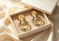 China Luxury Fan Shaped Zamac Perfume Cap with Inlaid Red Crystal Gold Plated Fragrance Bottle Lid for sale