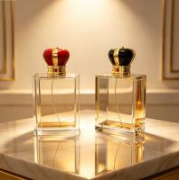 China Magnetic Crown Zamac Perfume Bottle with Spray Nozzle | Empty Square Clear Glass Fragrance Bottle for sale