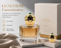 China Golden Embossed Pine Cone Shape Perfume Cap Zinc Alloy Fragrance Bottle Top With Emerald Rhinestone Custom Luxury Perfume Packaging Accessory Magnetic for sale