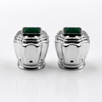 China Luxury Wavy Zinc Alloy Perfume Cap Inlaid Emerald Gem Custom Zamac Fragrance Bottle Lid OEM Logo Electroplated Metal Perfume Cover Magnetic for sale