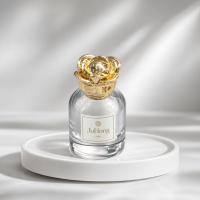 China Ornate 3D Floral Zamac FEA15 Perfume Cap, Gold‑Finish Zinc Alloy Decorative Bottle Top for sale