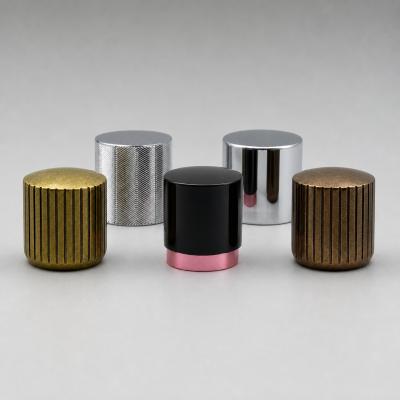 China Cylindrical Knurled Ribbed Zamac Perfume Bottle Cap Antique Bronze Silver Two‑Tone Metal Lid Custom Logo For Fragrance Bottle for sale