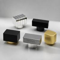 China Luxury Zinc Alloy Perfume Cap Gold Silver Black Ribbed Striped Square Rectangle Metal Perfume Bottle Lid Custom Logo For Oud Fragrance for sale