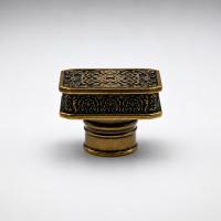 China Luxury Square Zamac Perfume Cap Gold Black Silver Hollow Carved Faceted Metal Perfume Bottle Lid Custom Logo For Oud Fragrance for sale