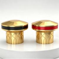 China Luxury Geometric Embossed Zamac Magnetic Perfume Cap for sale