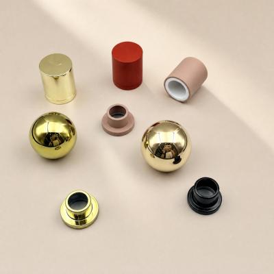 China Magnetic Zamac Perfume Cap Golden Fragrance Bottle Lids Gold Plate Zinc Alloy Fragrance Bottle Lid Custom Logo for Perfume Bottle Wholesale Perfume Cap for sale