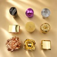 China Gold Polished Zamac Perfume Cap for High-end Fragrance Bottle with Pump  Zinc Alloy  Cover Magnetic Perfume Bottle Cap for sale