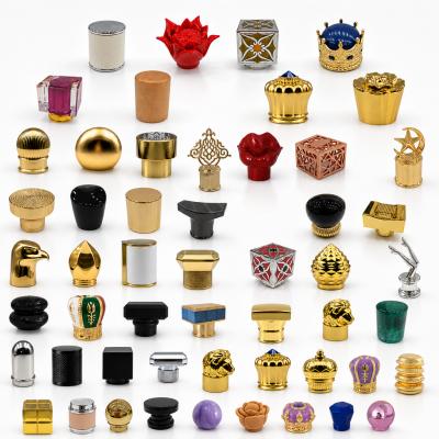 China Existing Mold Wholesale Zinc Alloy Perfumes Lid Magnetic Perfume Cap with Aluminum Pump for Fragrance Glass Bottle Magnetic Zamac Perfume Cap for sale