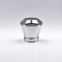 China Existing Mold Wholesale Zinc Alloy Perfumes Lid Magnetic Perfume Cap with Aluminum Pump for Fragrance Glass Bottle Magnetic Zamac Perfume Cap for sale