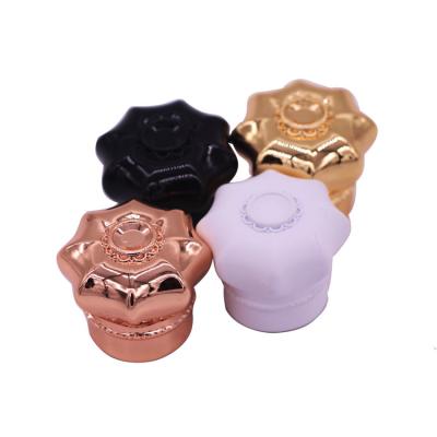China Custom Crystal Zinc Alloy Perfume Cap 22x27mm Flower Crown Design for FEA15 Bottle for sale