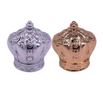 China Custom Zamac Perfume Bottle Caps 25mm Zinc Alloy Black Gold Crown Tops for Travel Bottles for sale