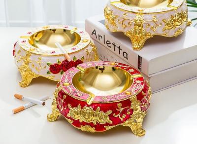 China Custom Logo Zinc Alloy Ashtray with Retro Design - 13.5kg Net Weight, 24-Piece Carton Packaging for sale