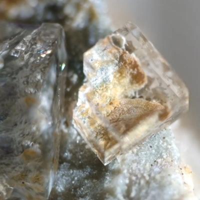 China Ceramic Grade fluorspar lumps 80%-93% CaF₂ Great Flux & Stable Quality for sale