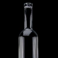 China Exquisite Design Vodka Liquor Glass Bottle 750ml Clear Glass Bottle with Screw Cap for sale
