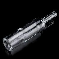 China Exquisite Design Vodka Liquor Glass Bottle 750ml Clear Glass Bottle with Screw Cap for sale