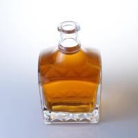 China Whiskey Glass Bottle Square Pop 750ml for Traditional Whisky Selection for sale