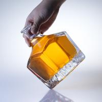 China Whiskey Glass Bottle Square Pop 750ml for Traditional Whisky Selection for sale