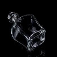 China Clear or Customized Super Flint Glass Whiskey Bottle 700ml 750ml with Cork Stopper for sale