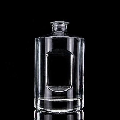 China Customized Shape 750ml Vodka Glass Bottle with Cork Cap and Clear Finish in Round for sale