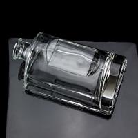 China Customized Shape 750ml Vodka Glass Bottle with Cork Cap and Clear Finish in Round for sale