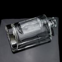 China Customized Shape 750ml Vodka Glass Bottle with Cork Cap and Clear Finish in Round for sale