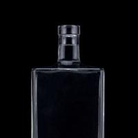 China Screen Printing 1000ML Clear Glass Bottle For Vodka Square Shape With Screw Cap for sale