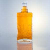 China 750ml Flint Glass Clear Square Round Gin Bottle with Screw Top Finish and Free Design for sale