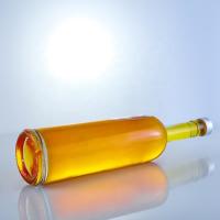 China Customized Logo 700ml 750ml High Flint Round Shape Glass Bottle with Screw Top Finish for sale