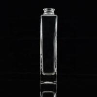 China 750ml Heavy-based Clear Glass Alcohol Bottle with Golden Metal Cap in Bulk for sale