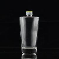 China 750ml Heavy-based Clear Glass Alcohol Bottle with Golden Metal Cap in Bulk for sale