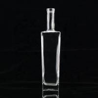 China 750ml Heavy-based Clear Glass Alcohol Bottle with Golden Metal Cap in Bulk for sale