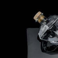 China Popular Design Super Flint 700ml Vodka Glass Bottle with Cork and Transparent Glass for sale