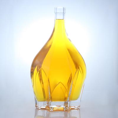 China Flint Glass Embossed Design Screw Cap Spirit Bottle for Whisky Vodka Tequila Gin Rum for sale