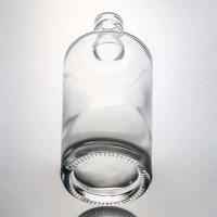 China Clear Custom Logo 750ml Extra Flint Square Glass Bottle for Spirits Gin Vodka Whiskey for sale