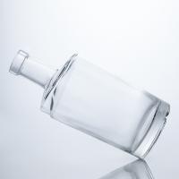 China Round Shape Custom Design 750ml Clear Empty Liquor Glass Bottle for Rum Vodka Gin Whiskey for sale