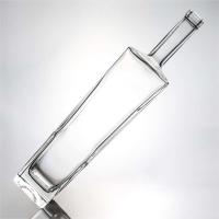 China Body Material Glass 1000ml Square Shaped Whisky Bottle with High Flint and Cork for sale