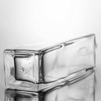 China Body Material Glass 1000ml Square Shaped Whisky Bottle with High Flint and Cork for sale