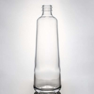 China Customized Super Flint Round Clear Glass Bottle for Gin Rum Vodka Whisky 580ml 1000ml for sale
